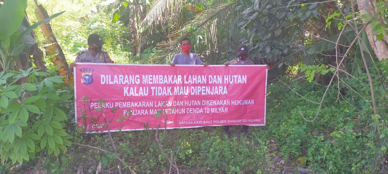 Cegah Karhutla, Polsek Bandar Sei Kijang Lakukan Patroli dan Pemasangan ... Cegah Karhutla, Polsek Bandar Sei Kijang Lakukan Patroli dan Pemasangan ...